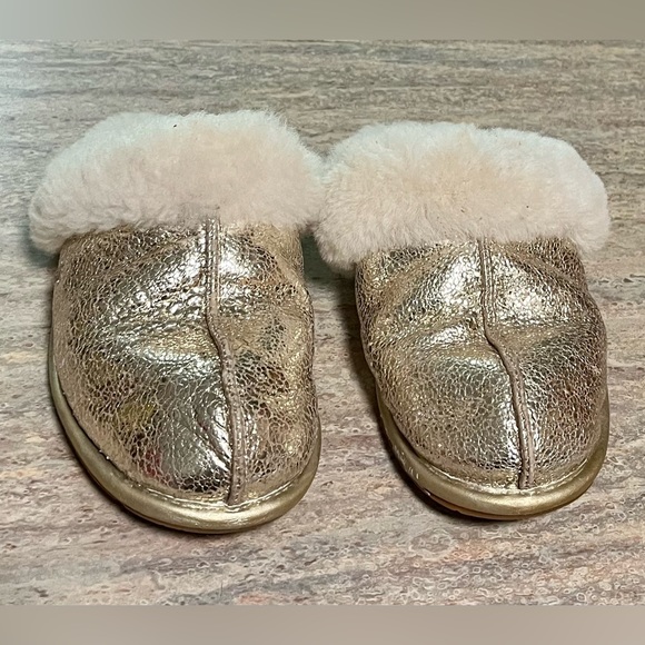 UGG | Shoes | Ugg Sn 125394 Scuffette Metallic Gold Sparkle Slippers ...